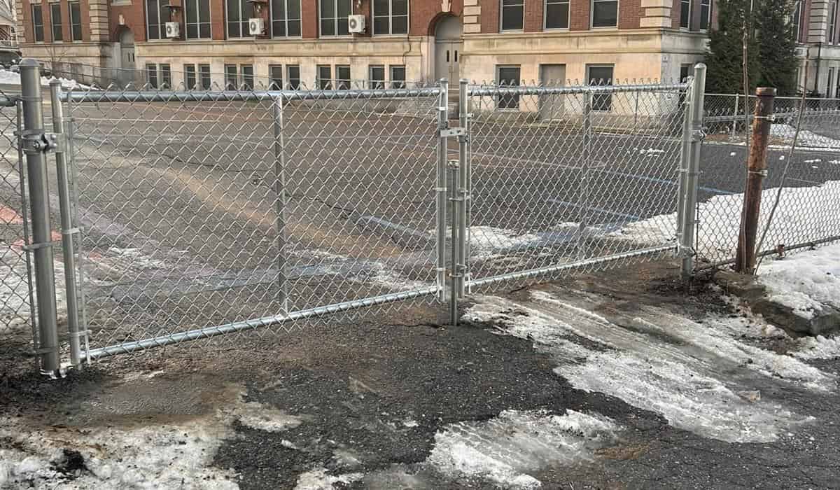 How to Build a Fence Without Concrete: Step-by-Step Installation Guide ...